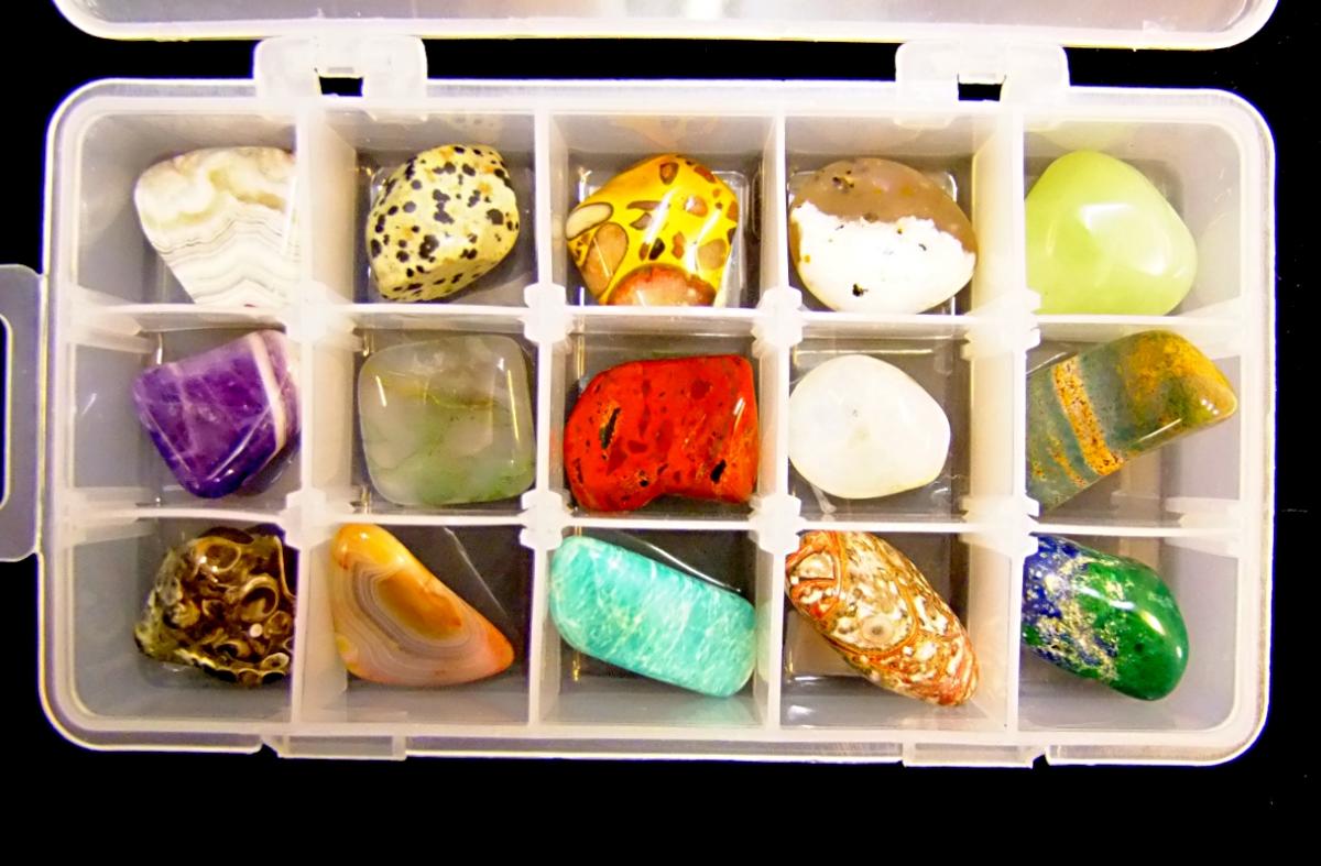 'A' GRADE CRYSTAL SELECTION BOX. SP12565