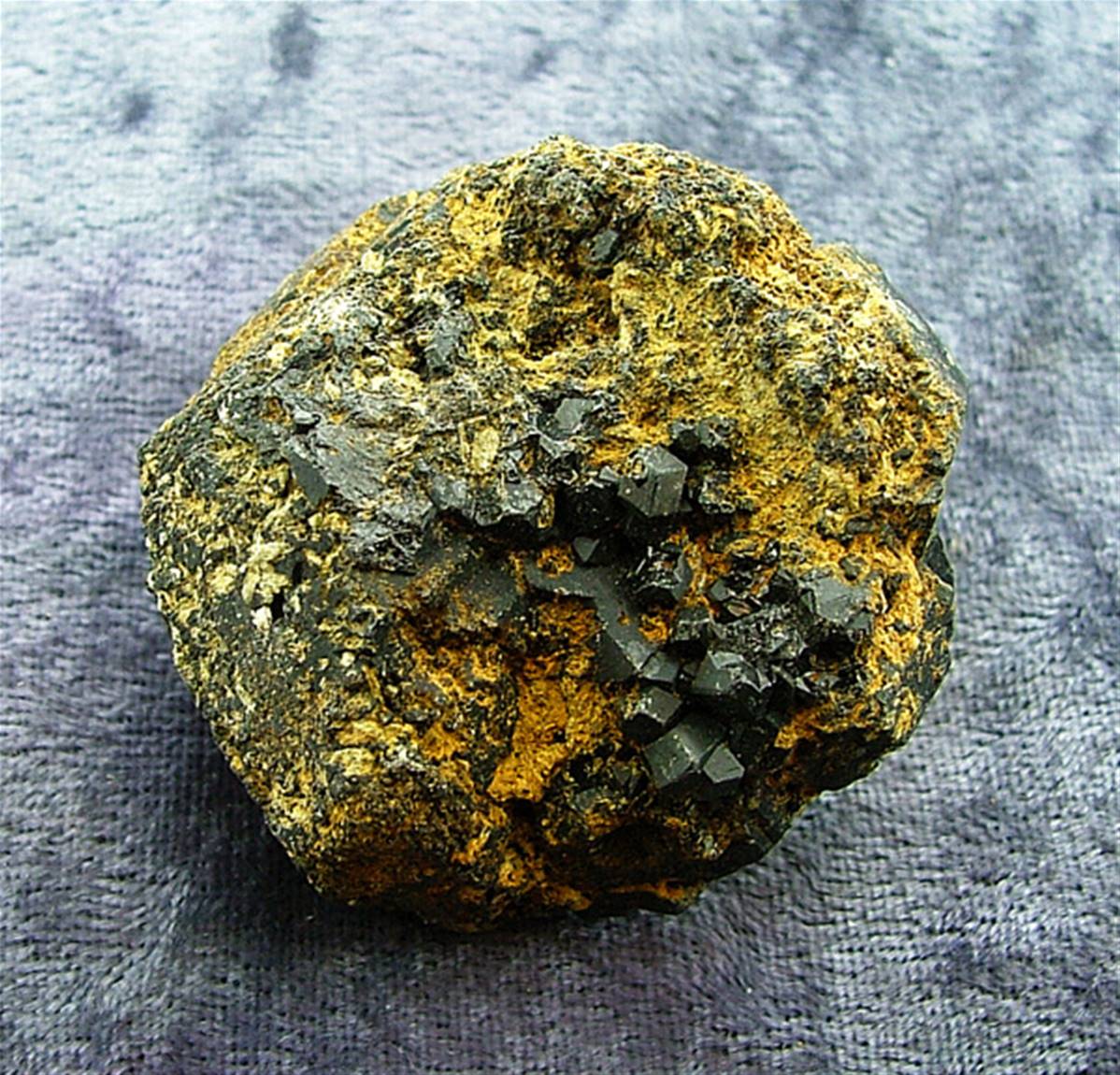 ANDRADITE GARNET SPECIMEN. SP5577