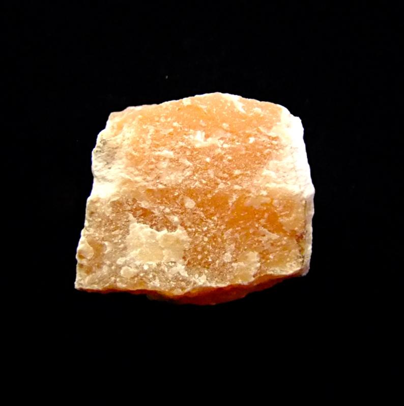 ALABASTER RAW CRYSTAL SPECIMEN. SP12510