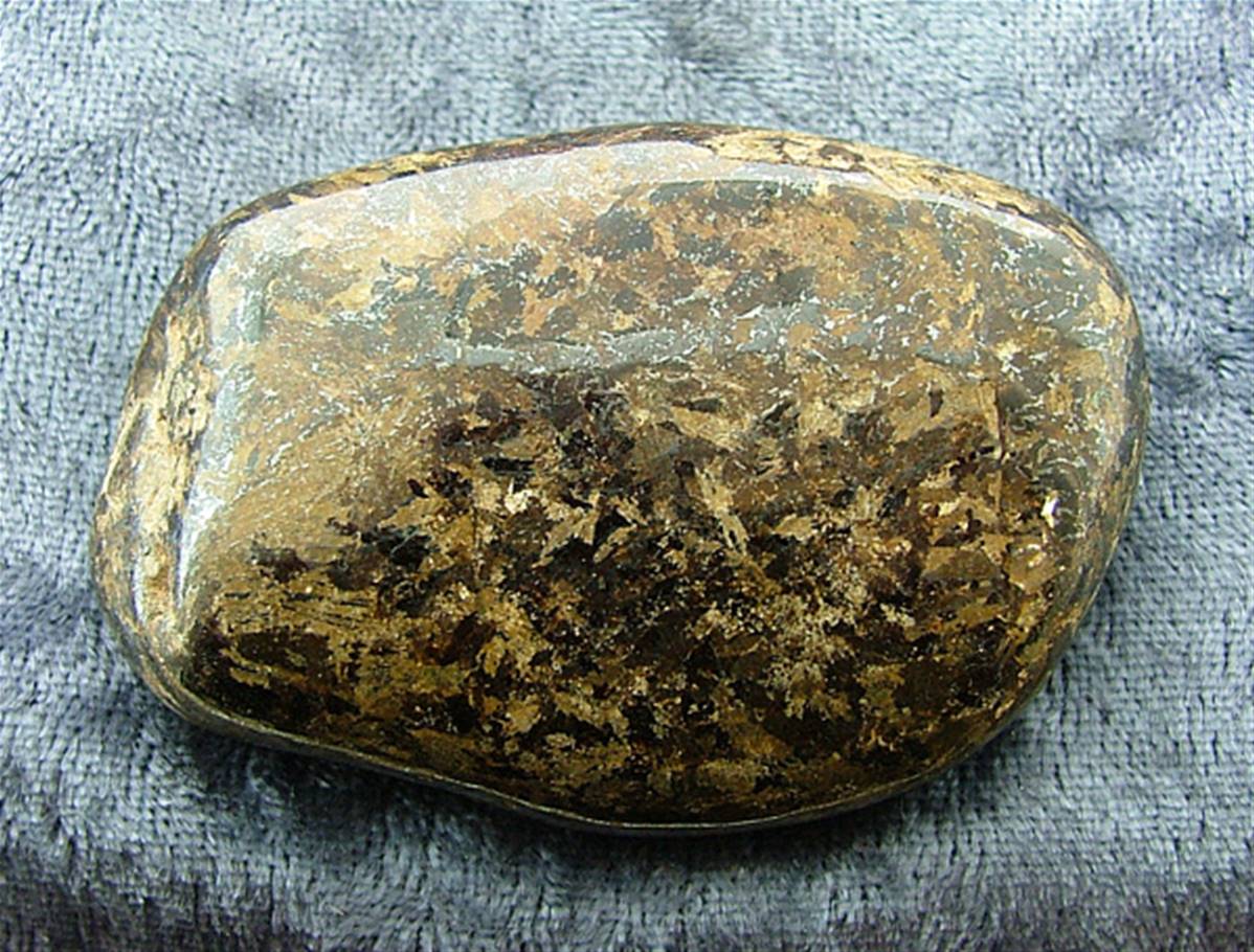 BRONZITE POLISHED PALMSTONE. SP4946POL