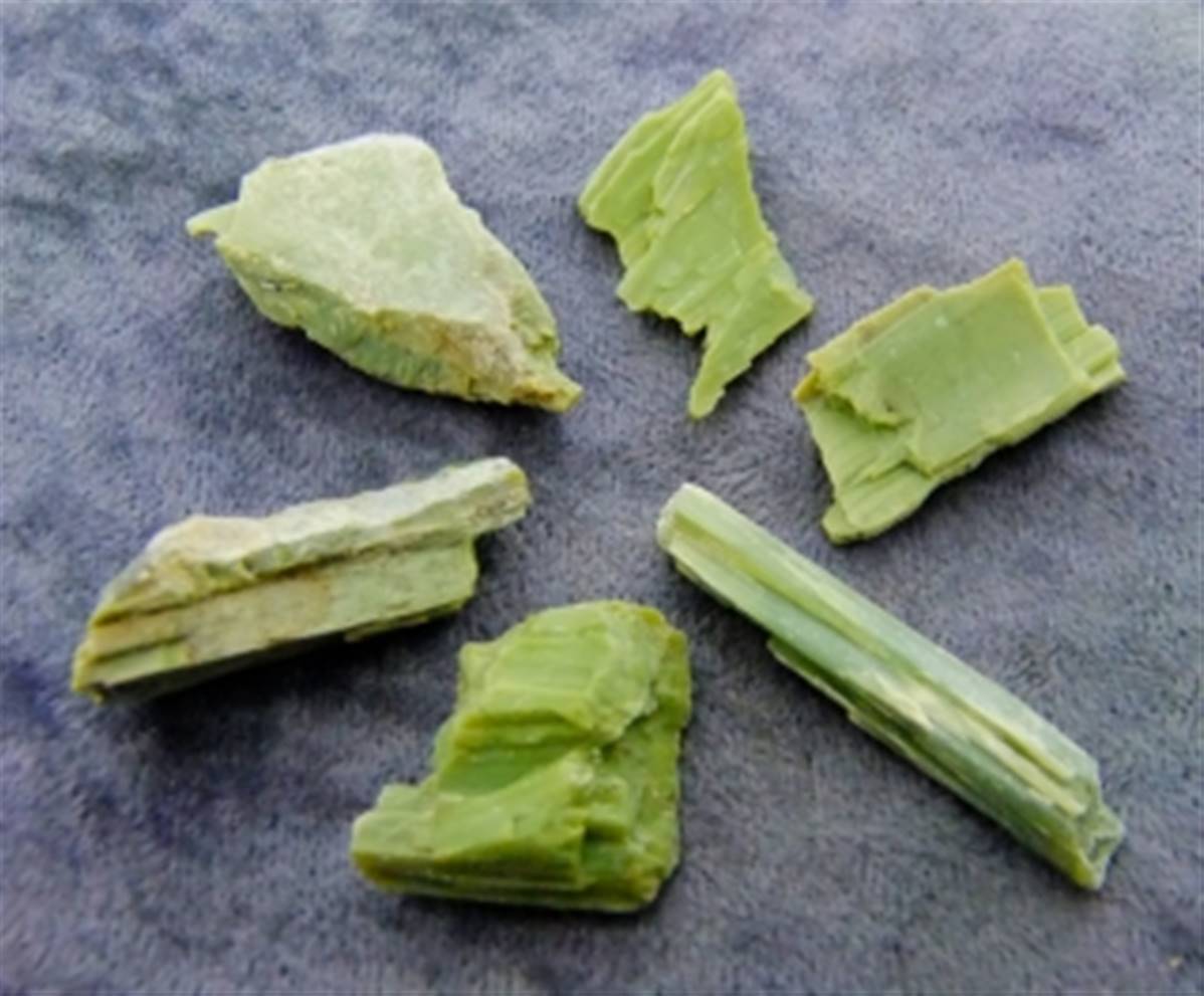 PICROLITE (ANTIGORITE) CRYSTAL SPECIMENS. SPR8999