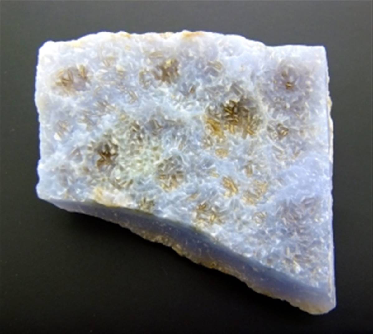 HOLLY BLUE AGATE CRYSTAL FORMATION. SP9429