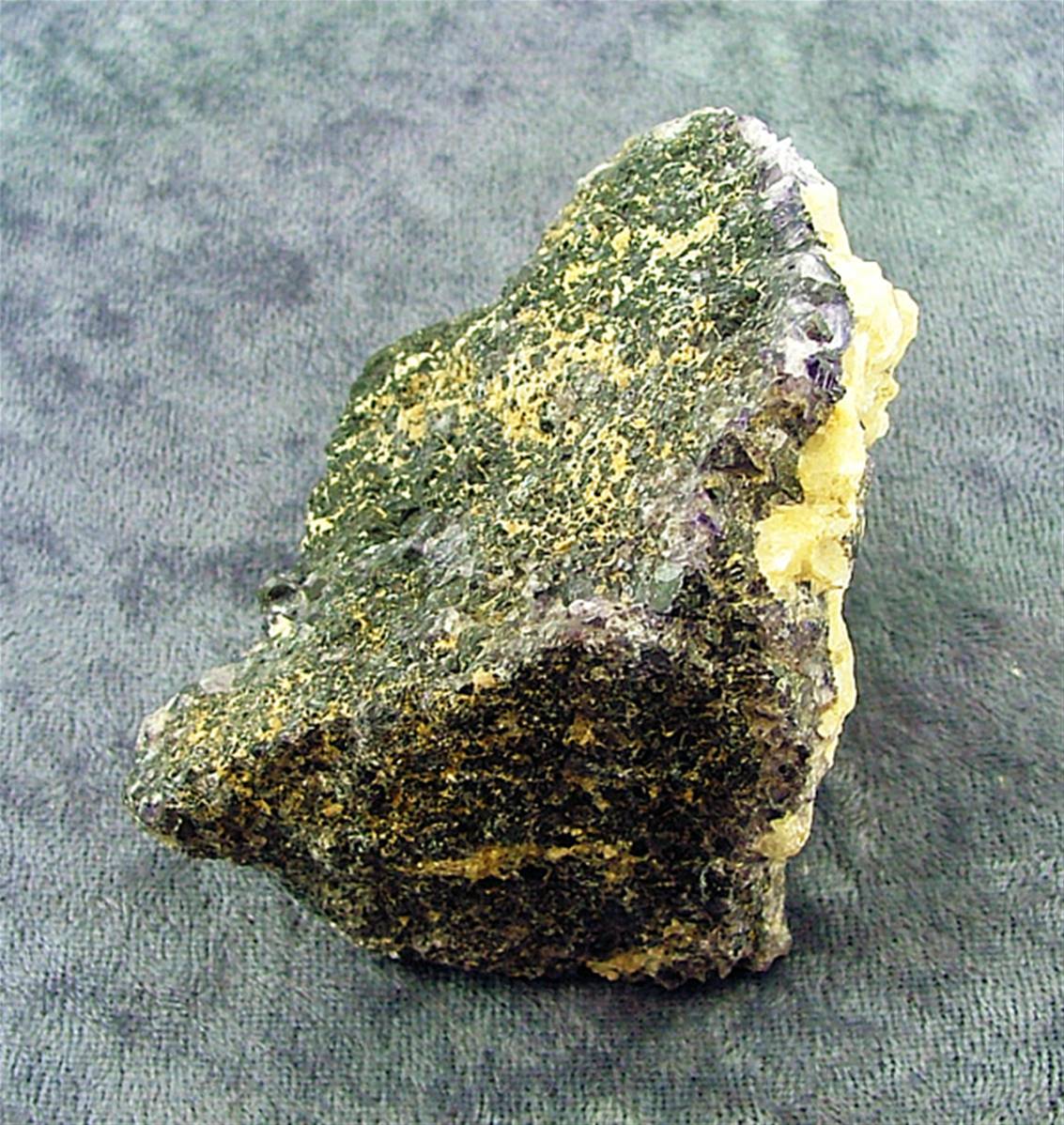 BLUE JOHN CRYSTAL SPECIMEN. SP7111