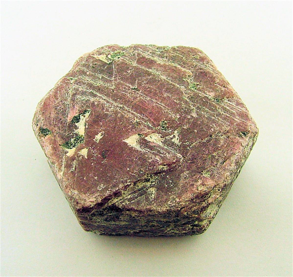 RUBY HEXAGONAL RAW CRYSTAL FORMATION. SP7373