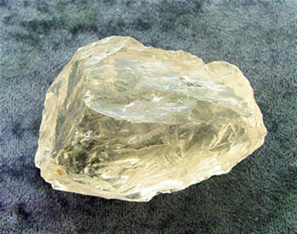 FRACTURED QUARTZ CRYSTAL SPECIMEN. SP8413