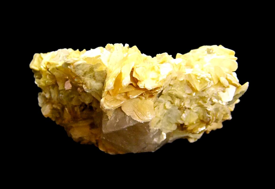 MUSCOVITE MICA FORMATION ON QUARTZ SPECIMEN. SP11034