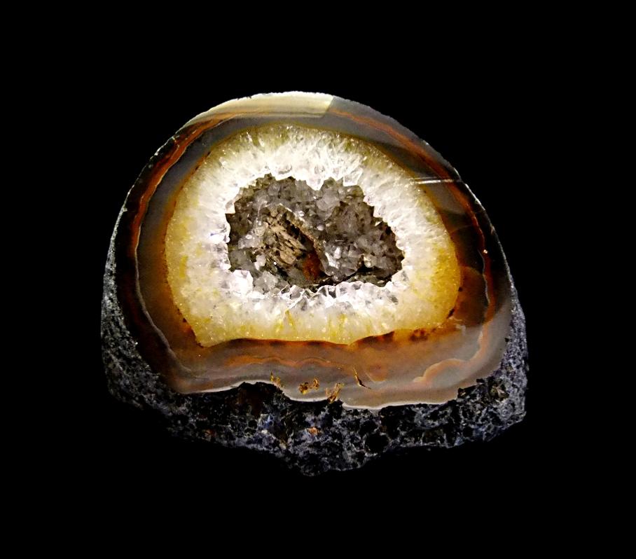 AGATE POLISHED FACE GEODE SPECIMEN. SP12327POL