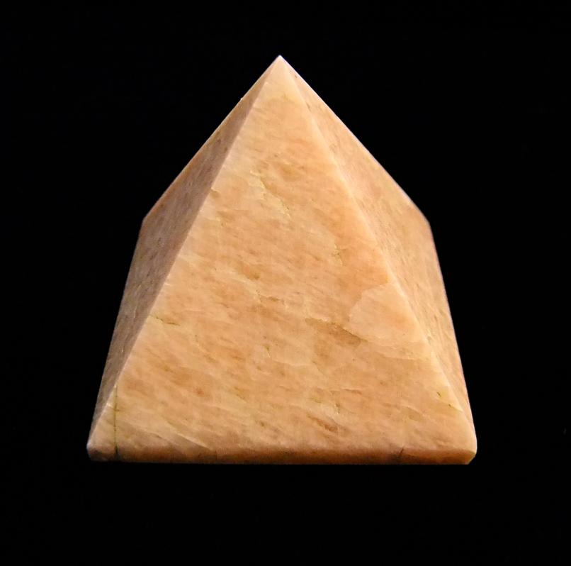 CREAM MOONSTONE PYRAMID. SP10608POL
